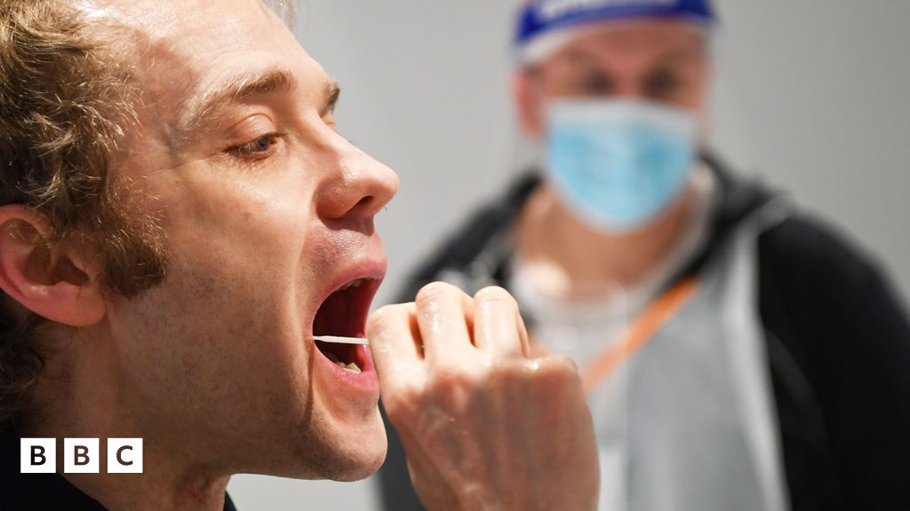 Dryswch profion Covid yn arwain at fethu achosion? - BBC Cymru Fyw