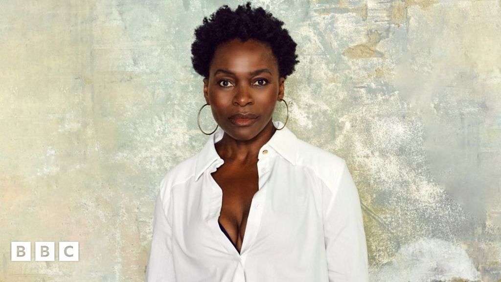 3 llun: Lluniau pwysicaf Rakie Ayola - BBC Cymru Fyw