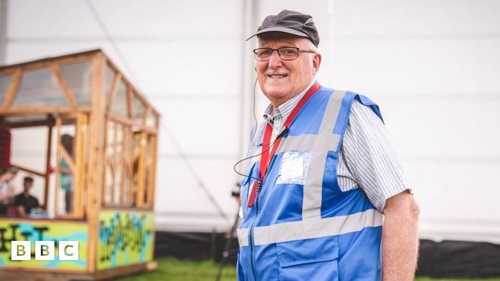 'Mwy o wirfoddolwyr nag erioed' i Eisteddfod Pen Llŷn - BBC Cymru Fyw