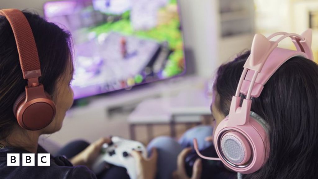 Video gamers risk 'permanent' hearing problems from loud volumes - BBC ...