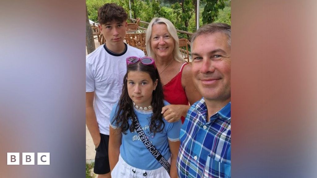 Pum munud gyda... Ann-Marie Lewis - BBC Cymru Fyw