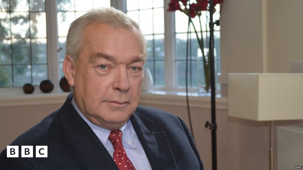 Hawl i fod yn fi fy hun - BBC Cymru Fyw