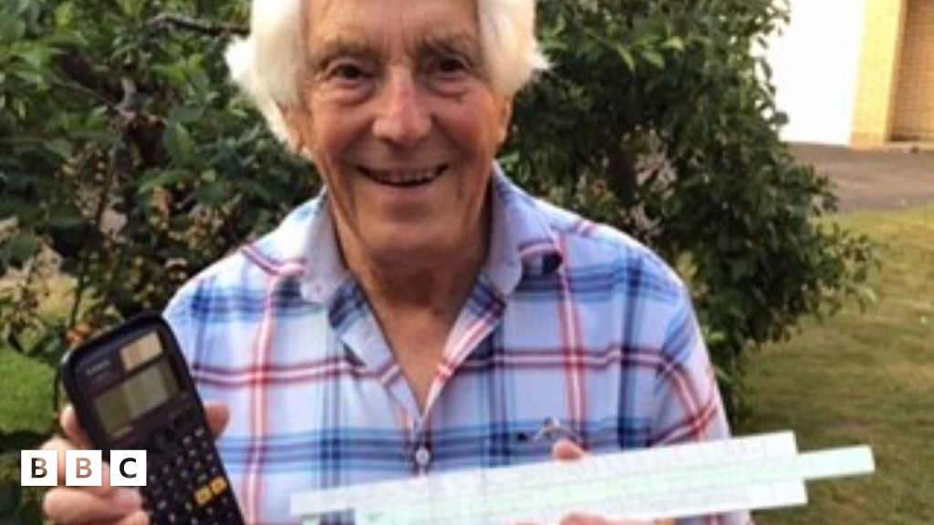 92-year-old passes his Maths GCSE with highest grade - BBC Newsround