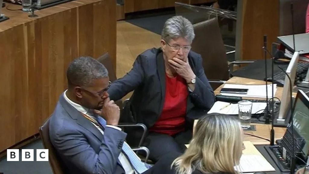 Cyfnod Vaughan Gething fel Prif Weinidog mewn lluniau - BBC Cymru Fyw