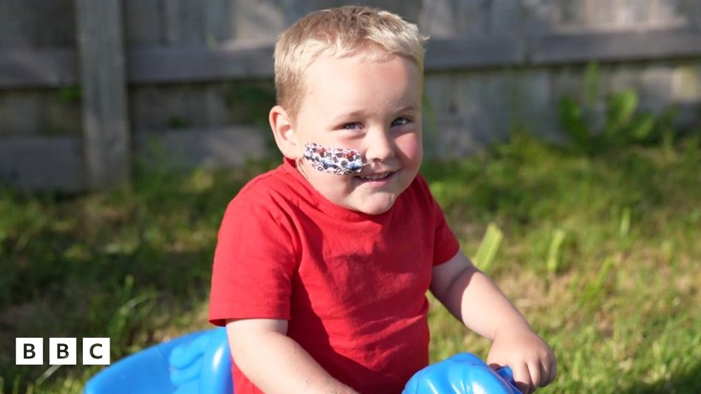 Morgan Ridler, 3 o Abertawe, wedi marw ar ôl brwydro canser - BBC Cymru Fyw