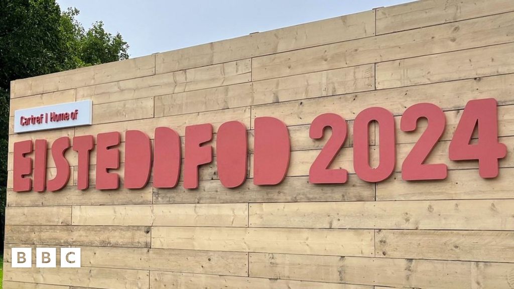 Eisteddfod Pontypridd: 'Talcen caled' argyhoeddi pobl leol medd AS - BBC Cymru Fyw