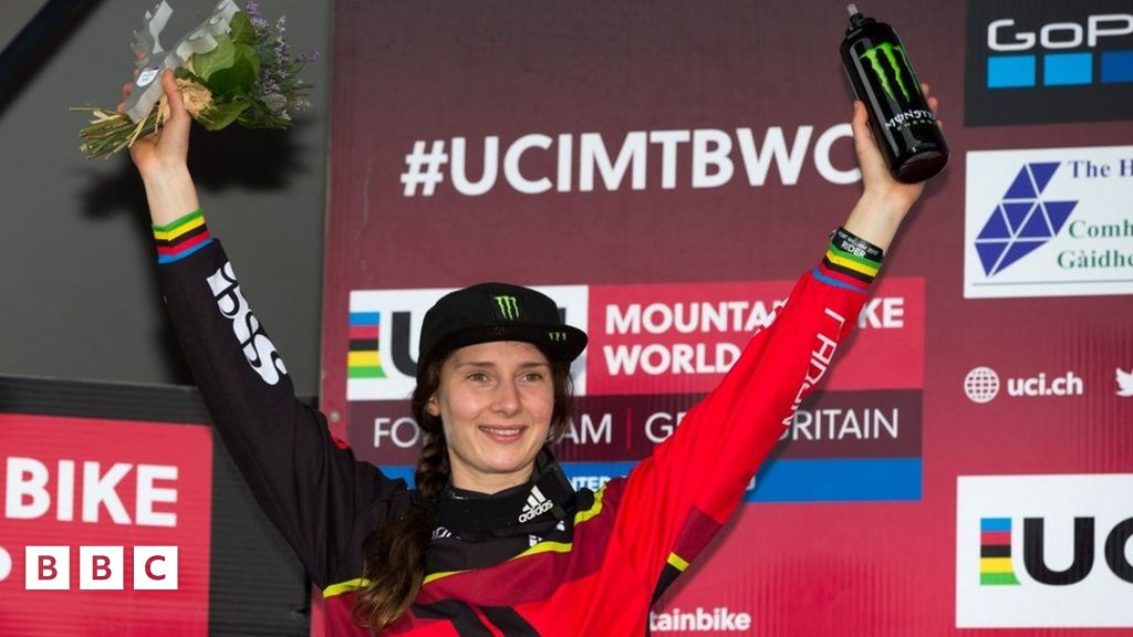 Manon Carpenter yn ymddeol o feicio mynydd - BBC Cymru Fyw