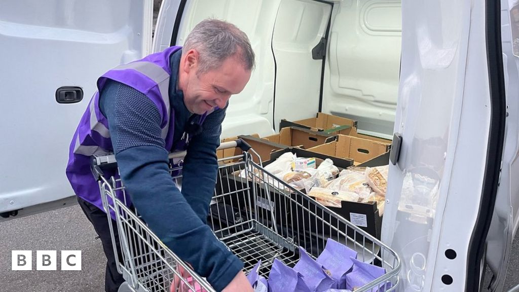 Dwy flynedd ers Covid: Beth yw'r ymateb ym Methesda? - BBC Cymru Fyw