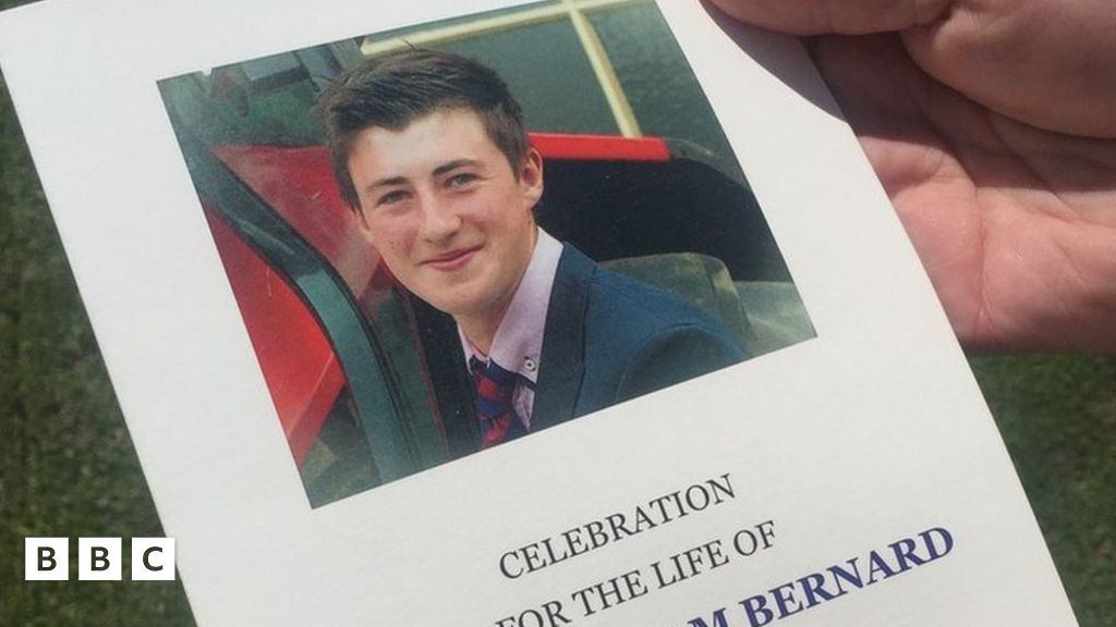 Cannoedd yn cofio James Corfield yn Nhrefaldwyn - BBC Cymru Fyw