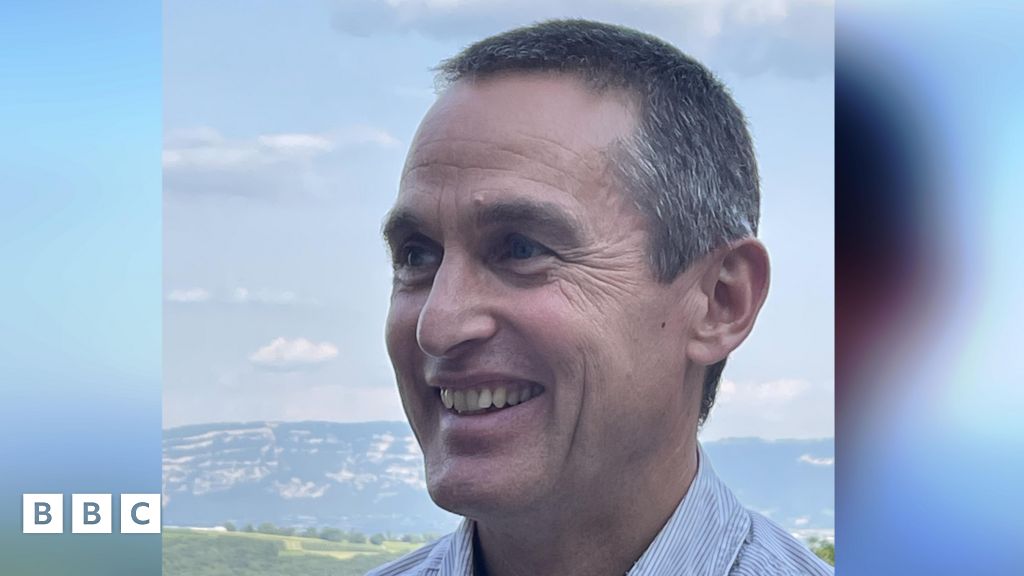 Dr Rhodri Jones yn ennill Medal Wyddoniaeth yr Eisteddfod - BBC Cymru Fyw