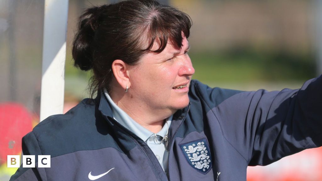 The new temporary England women's manager - BBC Newsround