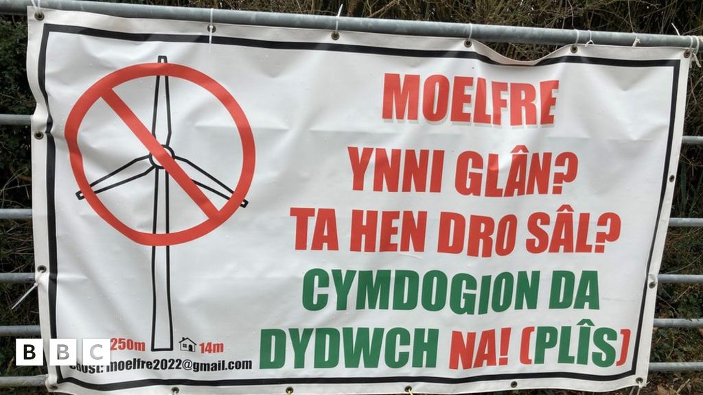 'Gweld synnwyr o'r diwedd' ar dyrbinau dadleuol Moelfre, Sir Conwy ...