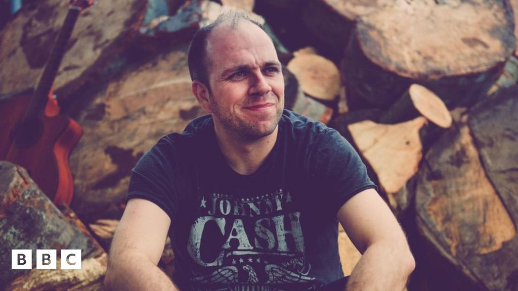 3 Llun: Lluniau pwysicaf bywyd Meilyr Emrys - BBC Cymru Fyw