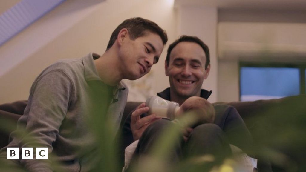 Dod yn dad yn rhoi 'bywyd newydd' i Aled Haydn Jones - BBC Cymru Fyw