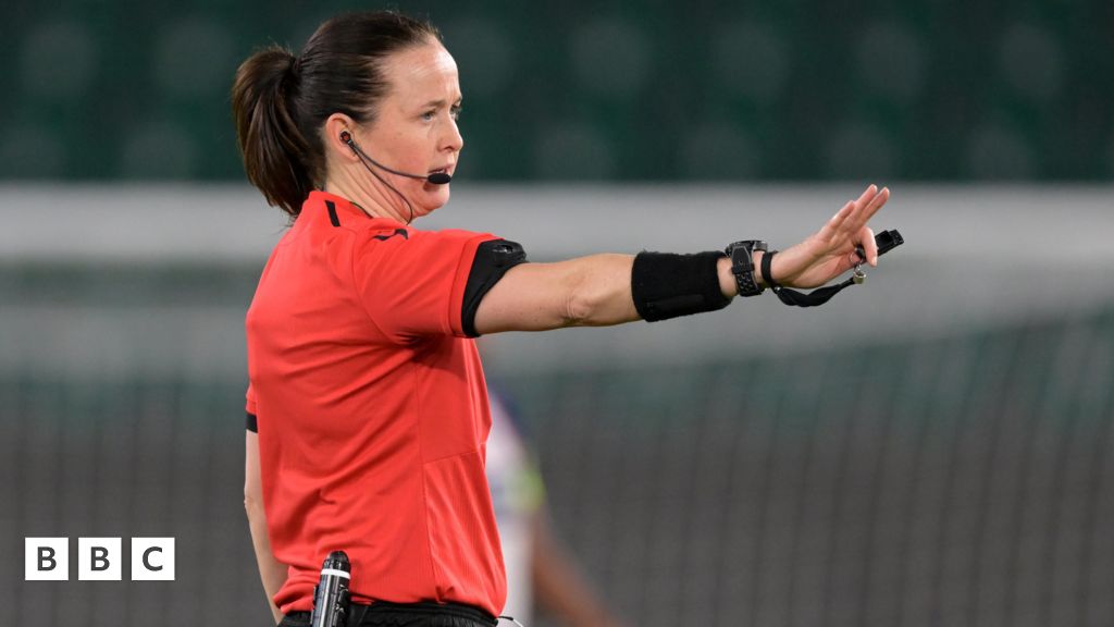 Cheryl Foster i ddyfarnu ffeinal Cynghrair y Pencampwyr - BBC Cymru Fyw