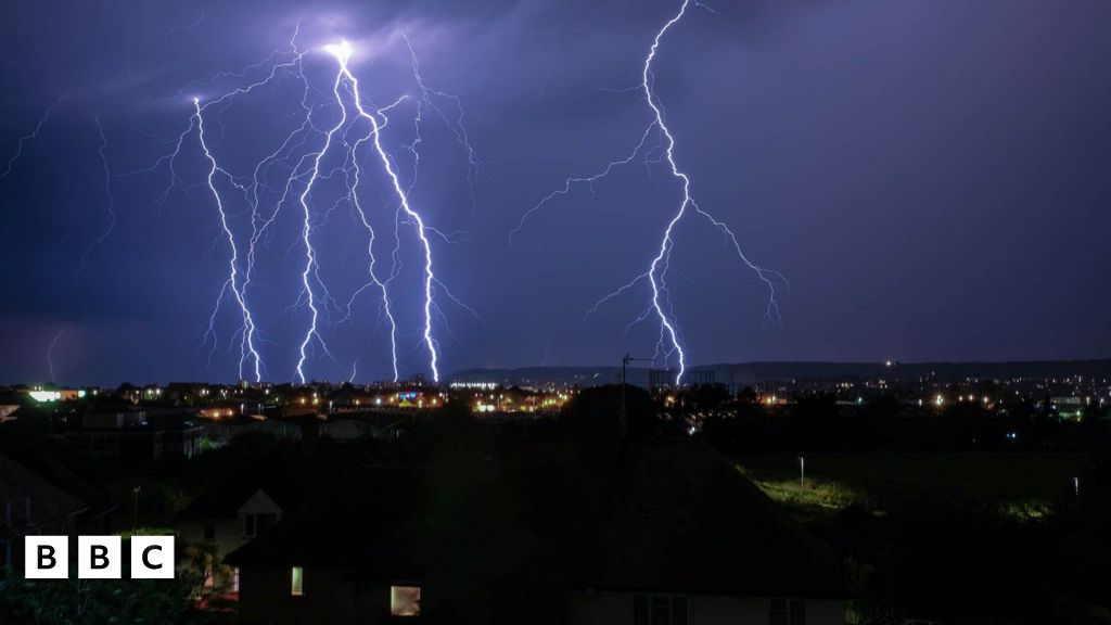 Pictures: Epic thunderstorms from around the UK - BBC Newsround