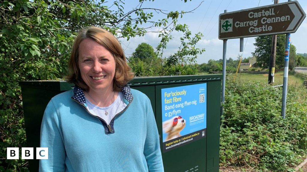 'Fflat a chrac' bod y we yn rhannau o Sir Gâr yn araf - BBC Cymru Fyw