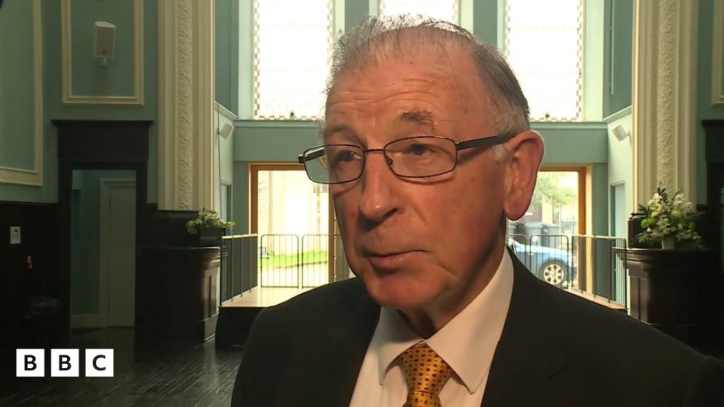 Chaochail Niall Mac a' Bhreatannaich - Naidheachdan a' BhBC