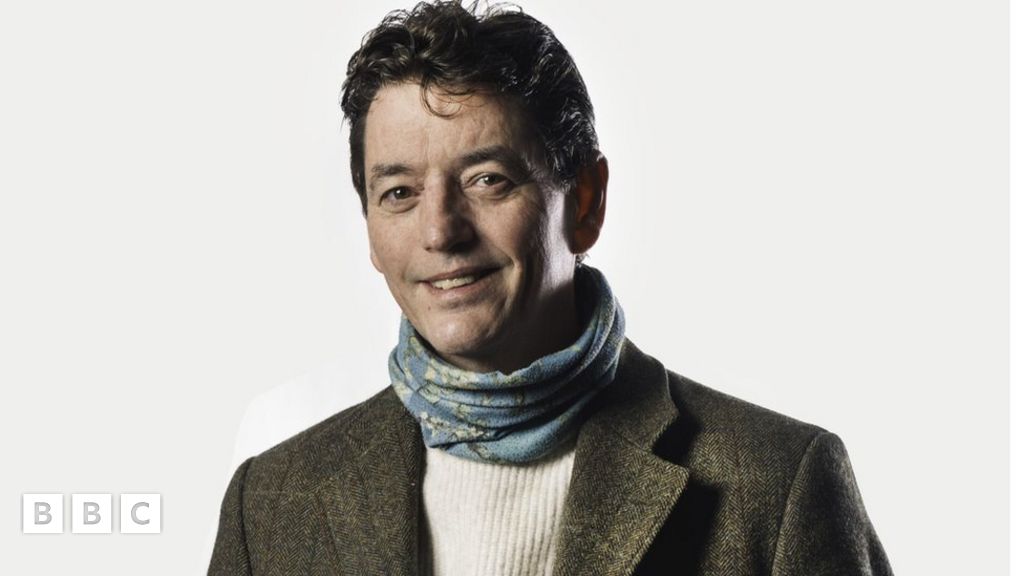 Iwan 'Iwcs' Roberts: O nofel gyntaf i Netflix - BBC Cymru Fyw
