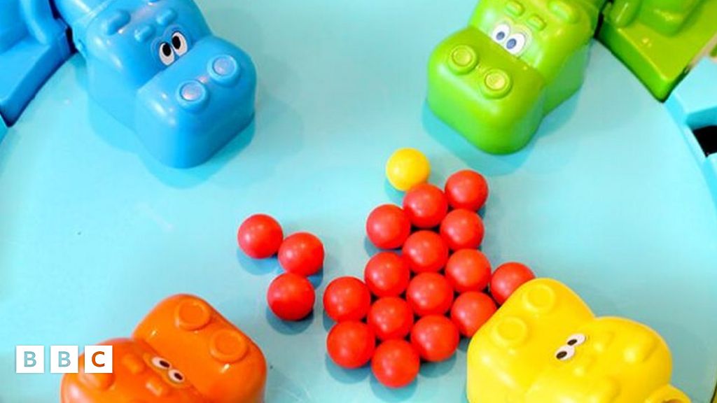 Manchester United defender is even better at Hungry Hungry Hippos than ...