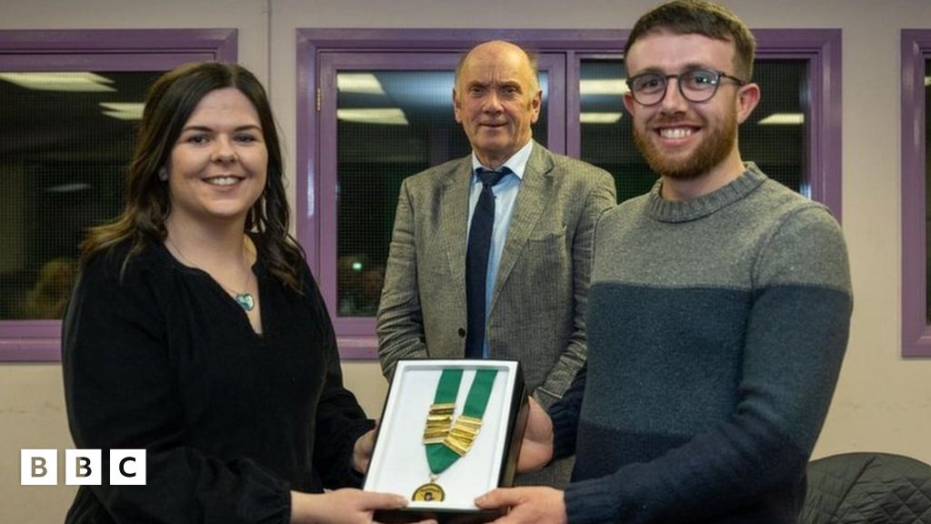 Lleisiau pobl ifanc yn bwysig i 'ehangu dyfodol' Sioe Môn - BBC Cymru Fyw