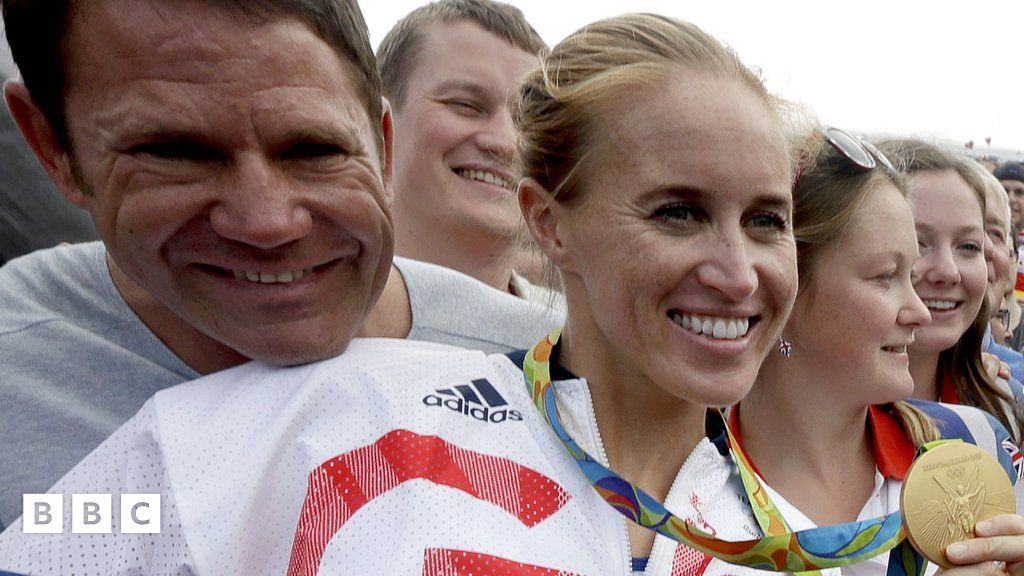 Steve Backshall and Helen Glover get married - BBC Newsround
