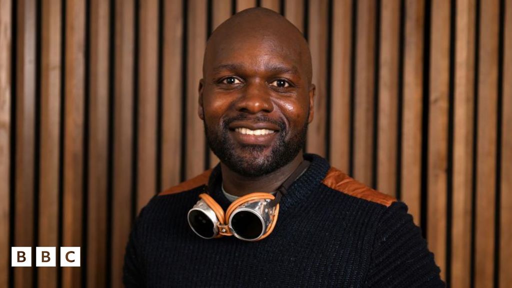 North Pole explorer Dwayne Fields becomes UK's new Chief Scout - BBC Newsround