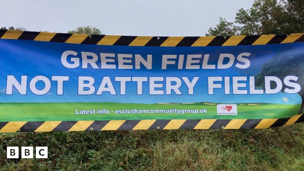 Pryderon am ddiogelwch cronfa ynni batris ger Wrecsam - BBC Cymru Fyw