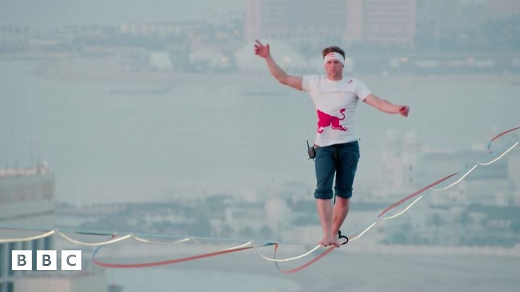 Man completes longest single-building slackline in Qatar - BBC Newsround