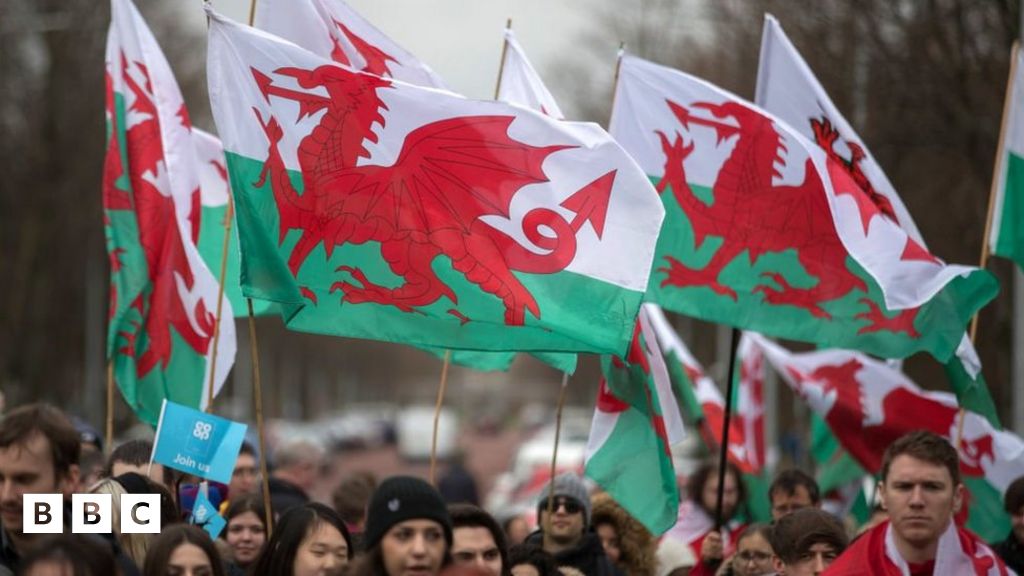 Sylwadau datganoli Boris Johnson yn codi nyth cacwn - BBC Cymru Fyw