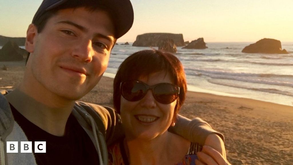 Yr ifanc a ŵyr? Esther Prytherch a Jacob Ifan - BBC Cymru Fyw