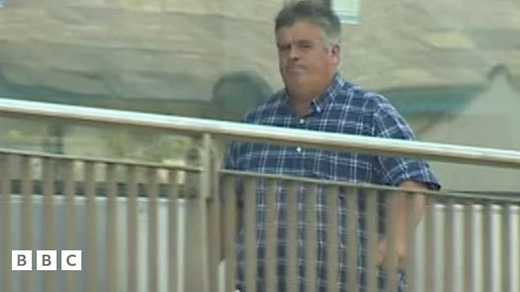 Dyn yn cyfaddef twyll £200,000 gan bensiynwr o Fôn - BBC Cymru Fyw