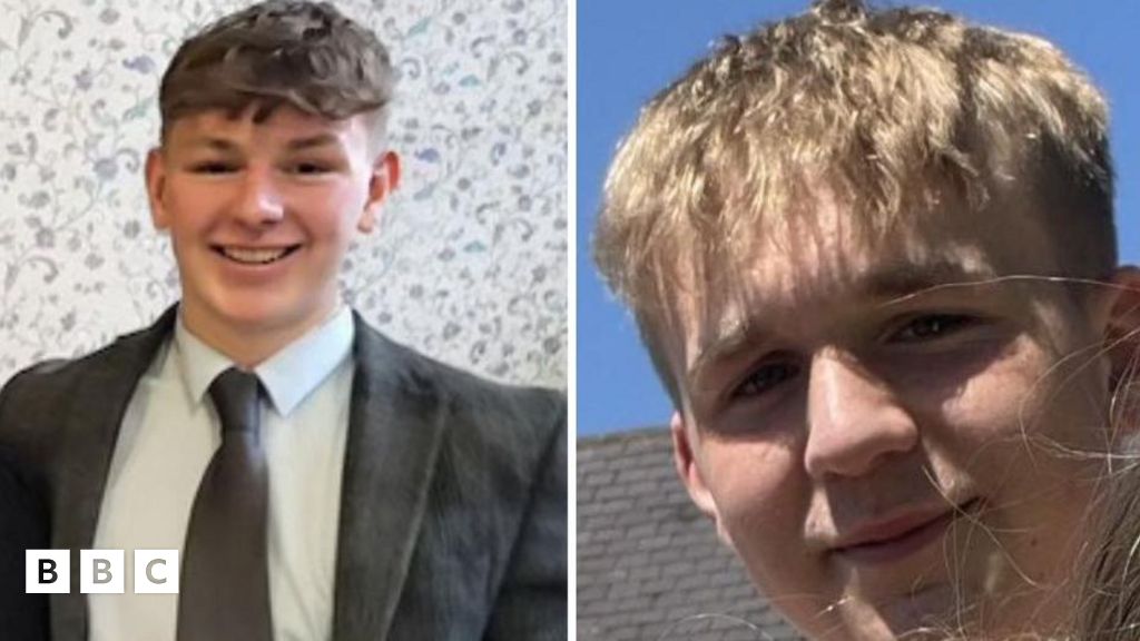 Teyrngedau i ddau ddyn ifanc o Wrecsam fu farw mewn gwrthdrawiad - BBC ...