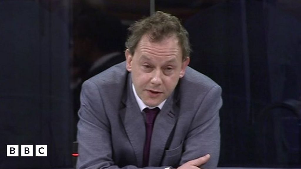 Dewis Gareth Bennett yn arweinydd UKIP yn y Cynulliad - BBC Cymru Fyw