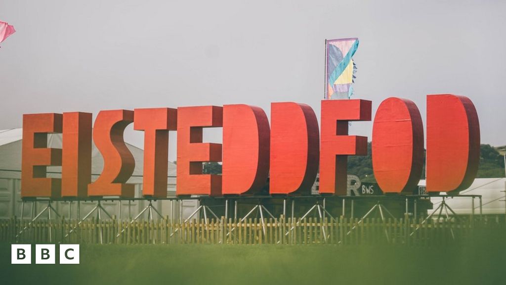 Eisteddfod: Dathlu llwyddiant Llŷn wrth droi golygon at 2024 - BBC Cymru Fyw