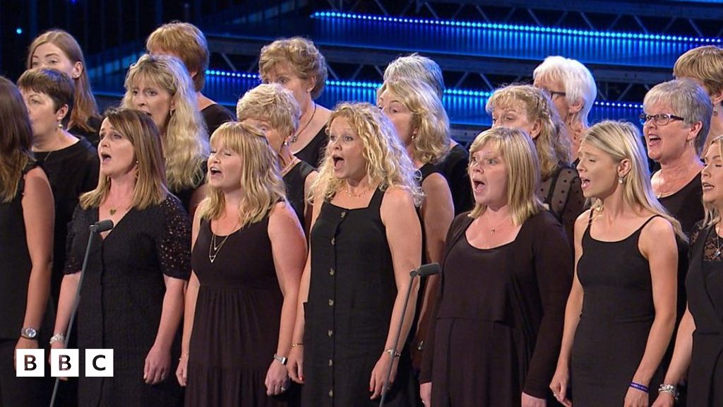 Gohirio Gŵyl Cerdd Dant Cymru eto tan 2022 - BBC Cymru Fyw