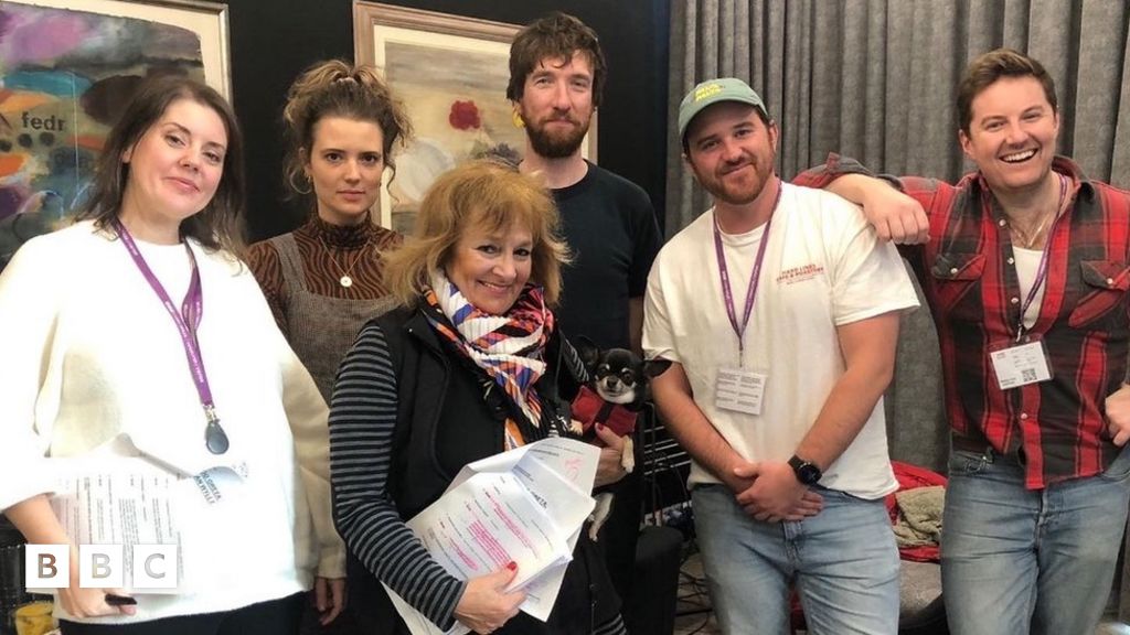 Gwinllan Wyllt: Ail-ddychmygu drama eiconig Buchedd Garmon - BBC Cymru Fyw