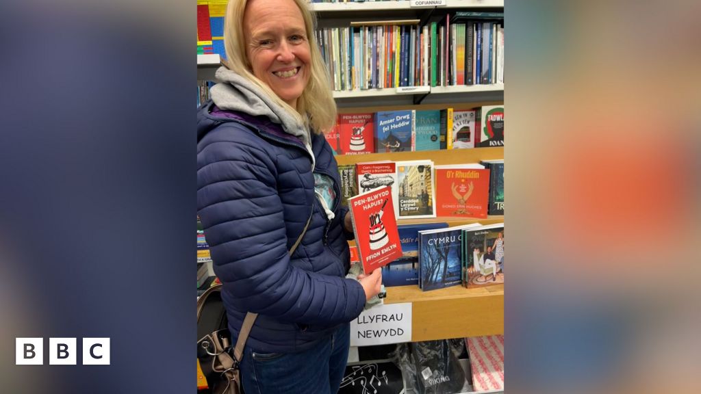 Rhoi lle i hiwmor tywyll mewn nofel newydd - BBC Cymru Fyw