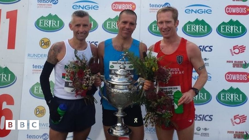 Russell Bentley yn ennill Marathon Eryri unwaith eto - BBC Cymru Fyw