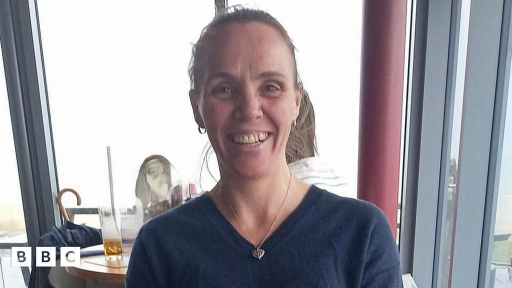 'Annhebyg y bydd miliwn yn siarad Cymraeg erbyn 2050' - BBC Cymru Fyw