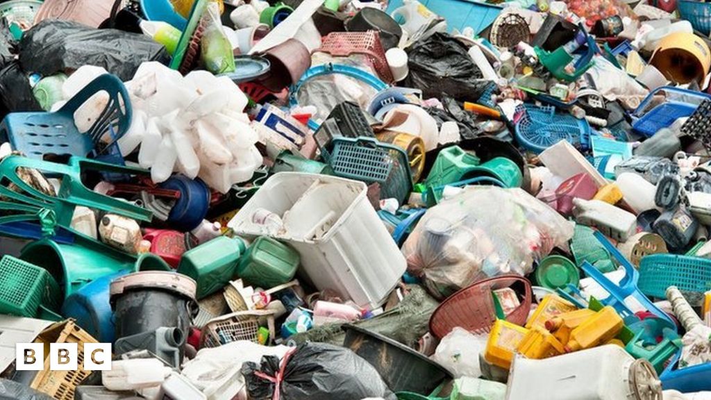 Plastics: 60% of litter in the River Thames is single-use plastic - BBC ...
