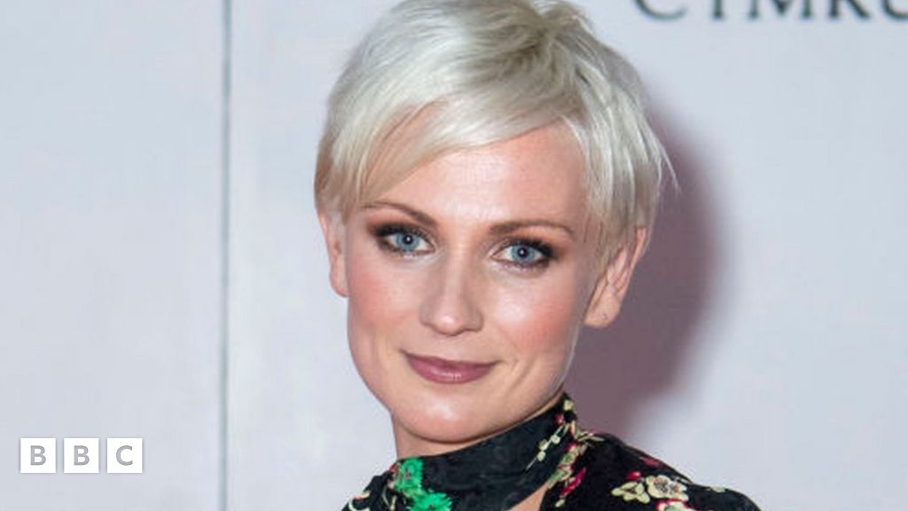 Ateb y Galw: Yr actores Hannah Daniel - BBC Cymru Fyw