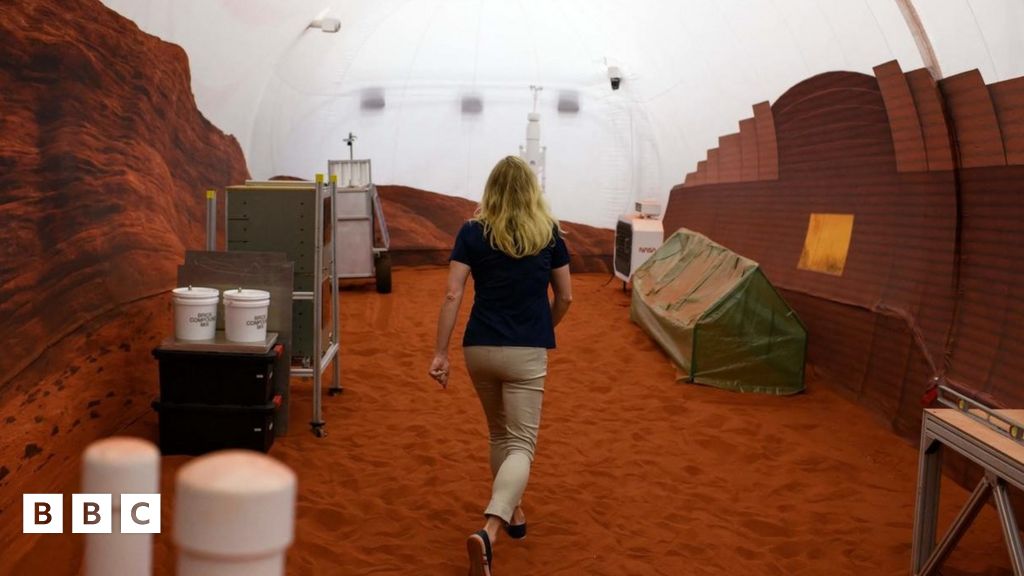Mars: Scientists start a year of living in simulation pod - BBC Newsround