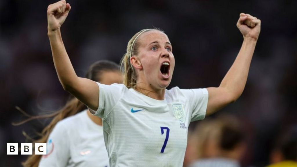 England's lioness named BBC Footballer of the Year 2022 - BBC Newsround