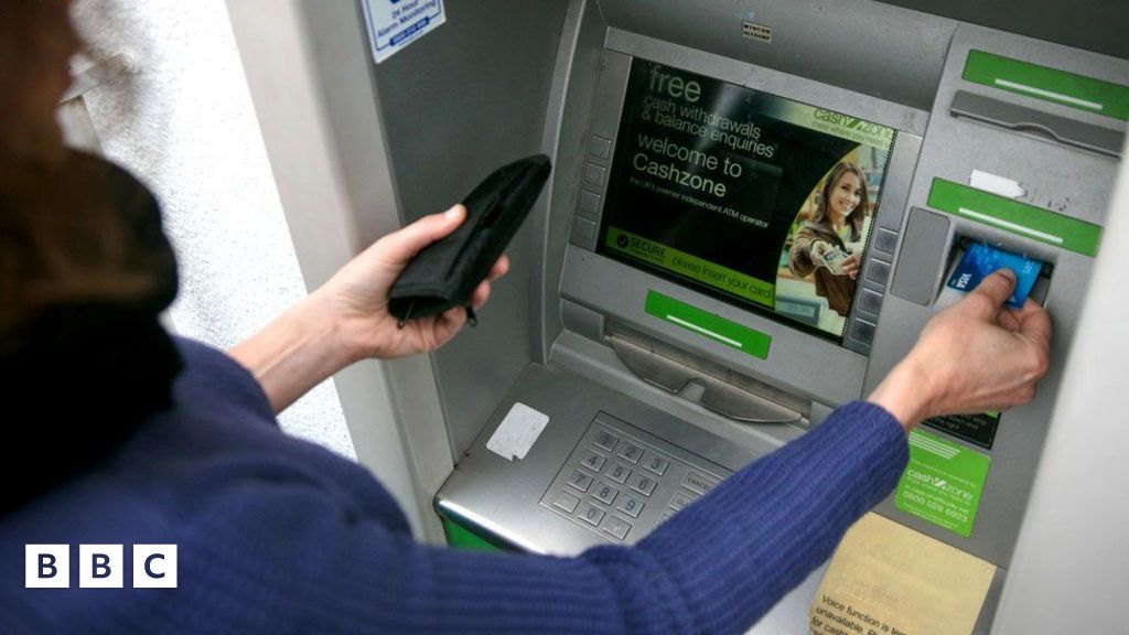 Balchder wrth agor hwb bancio cyntaf Cymru - BBC Cymru Fyw