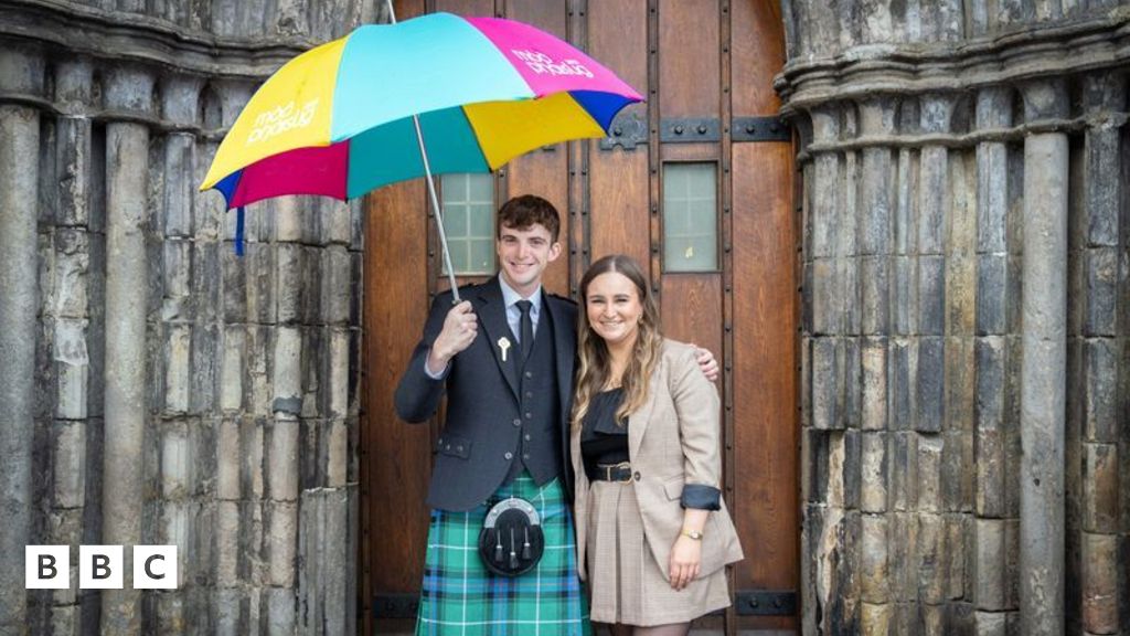 Seòid a' Mhòid a' dol thar a' chuain - Naidheachdan a' BhBC