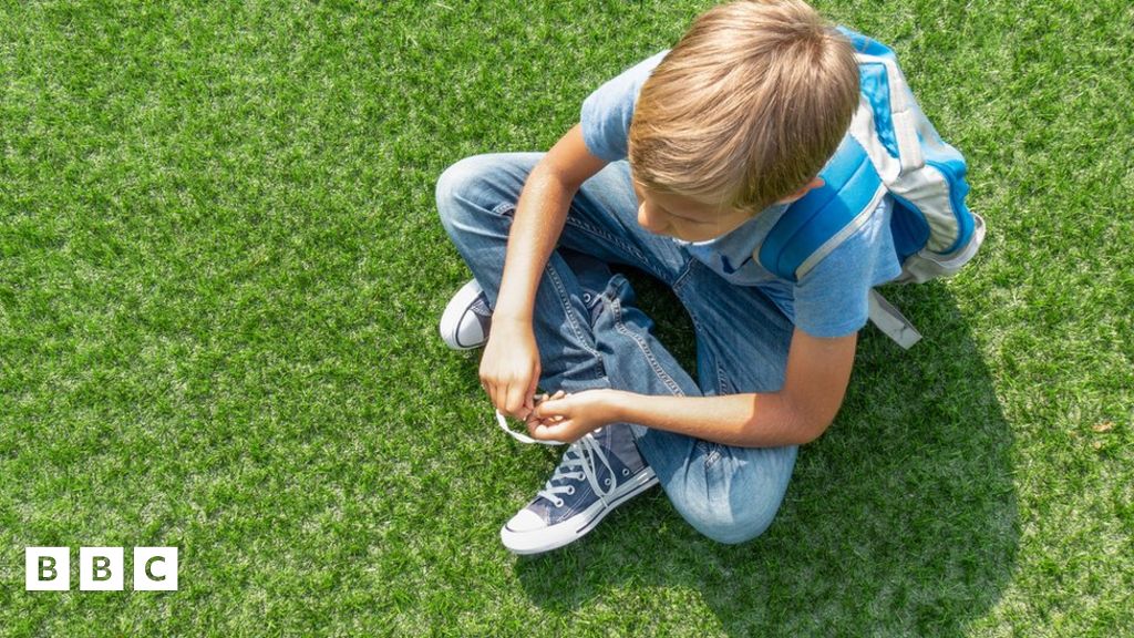 'School phobia': What is it? - BBC Newsround