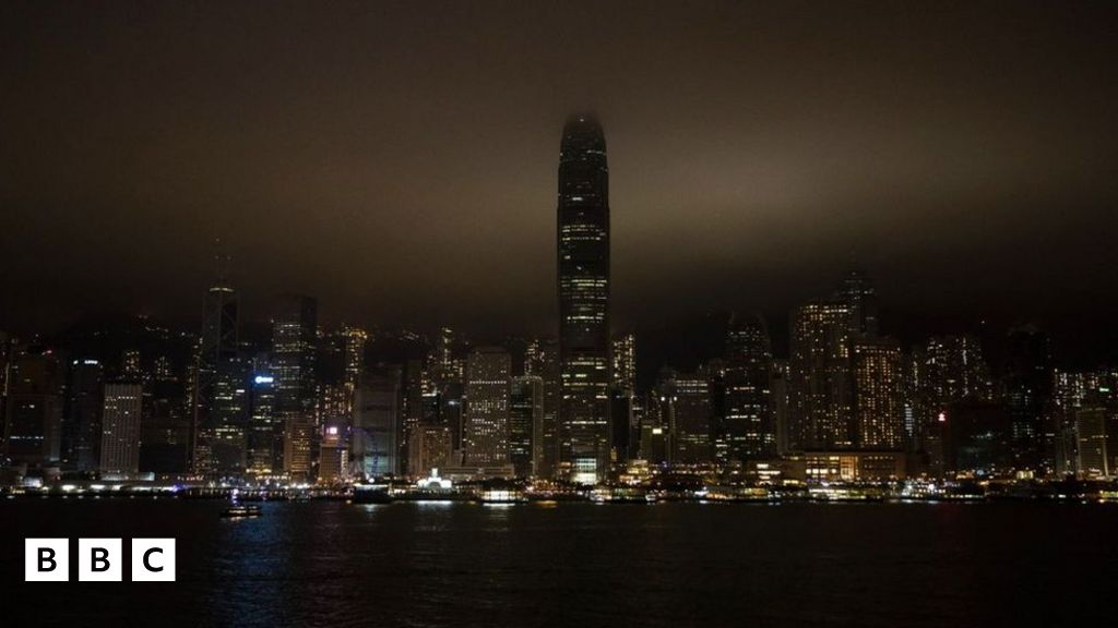 Earth Hour 2019: World's landmarks go dark for Earth Hour - BBC Newsround
