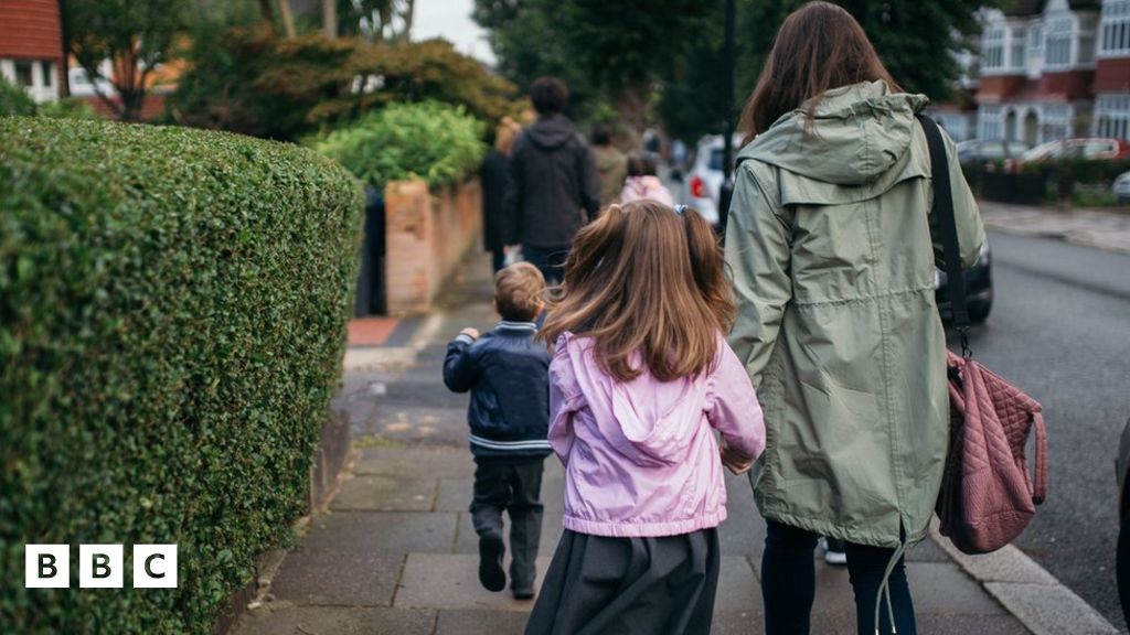 Pollution: Closing school roads improves air quality levels - BBC Newsround