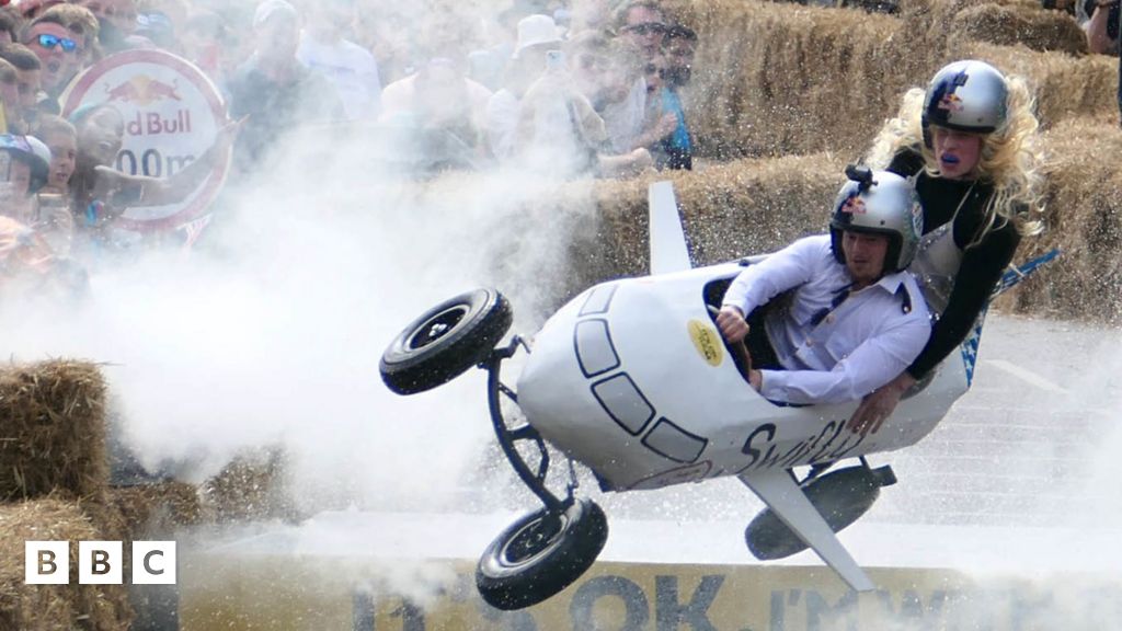Red Bull Soapbox Race: Homemade carts compete in London - BBC Newsround